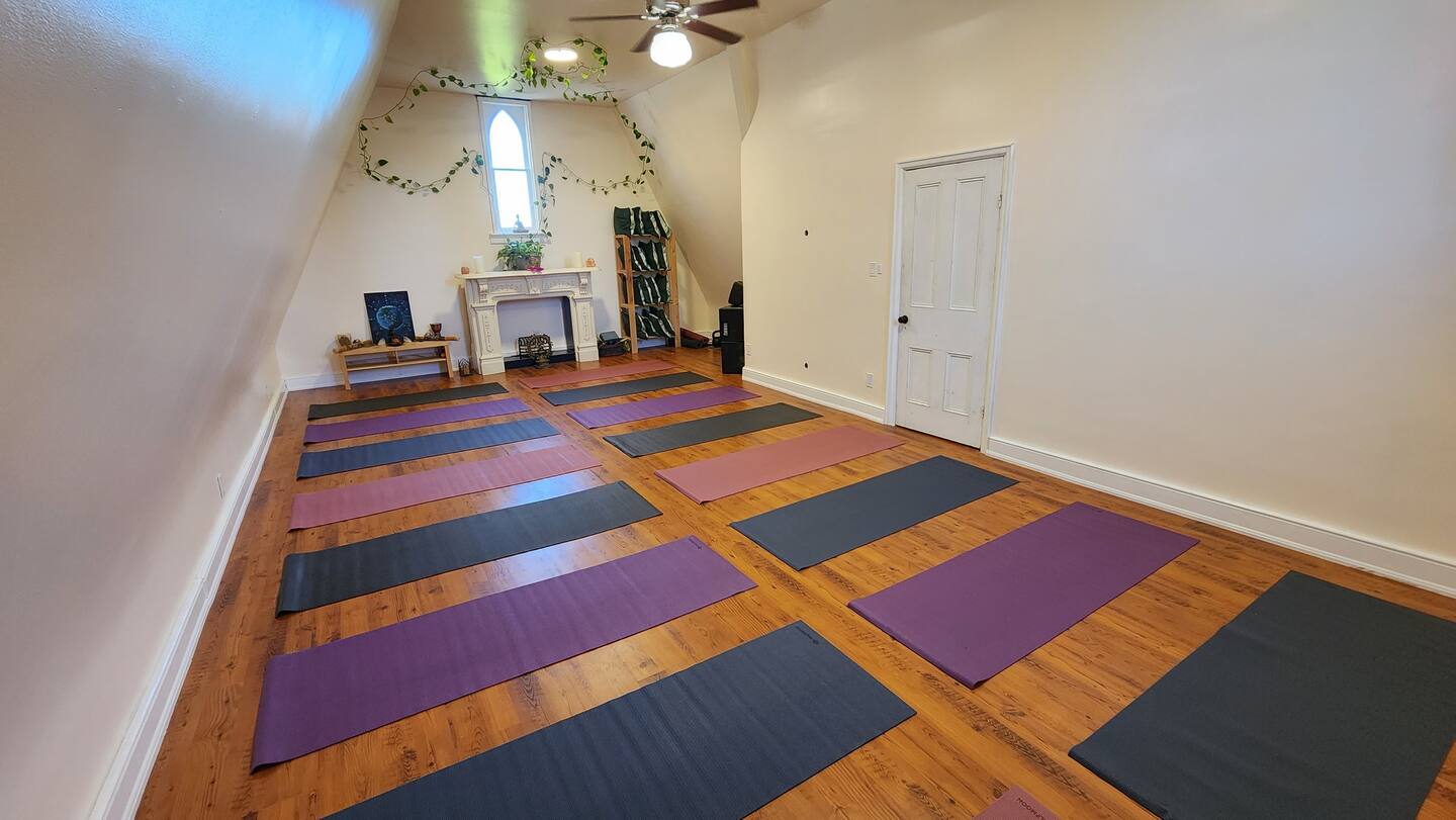 RETREATS – Calm Creature